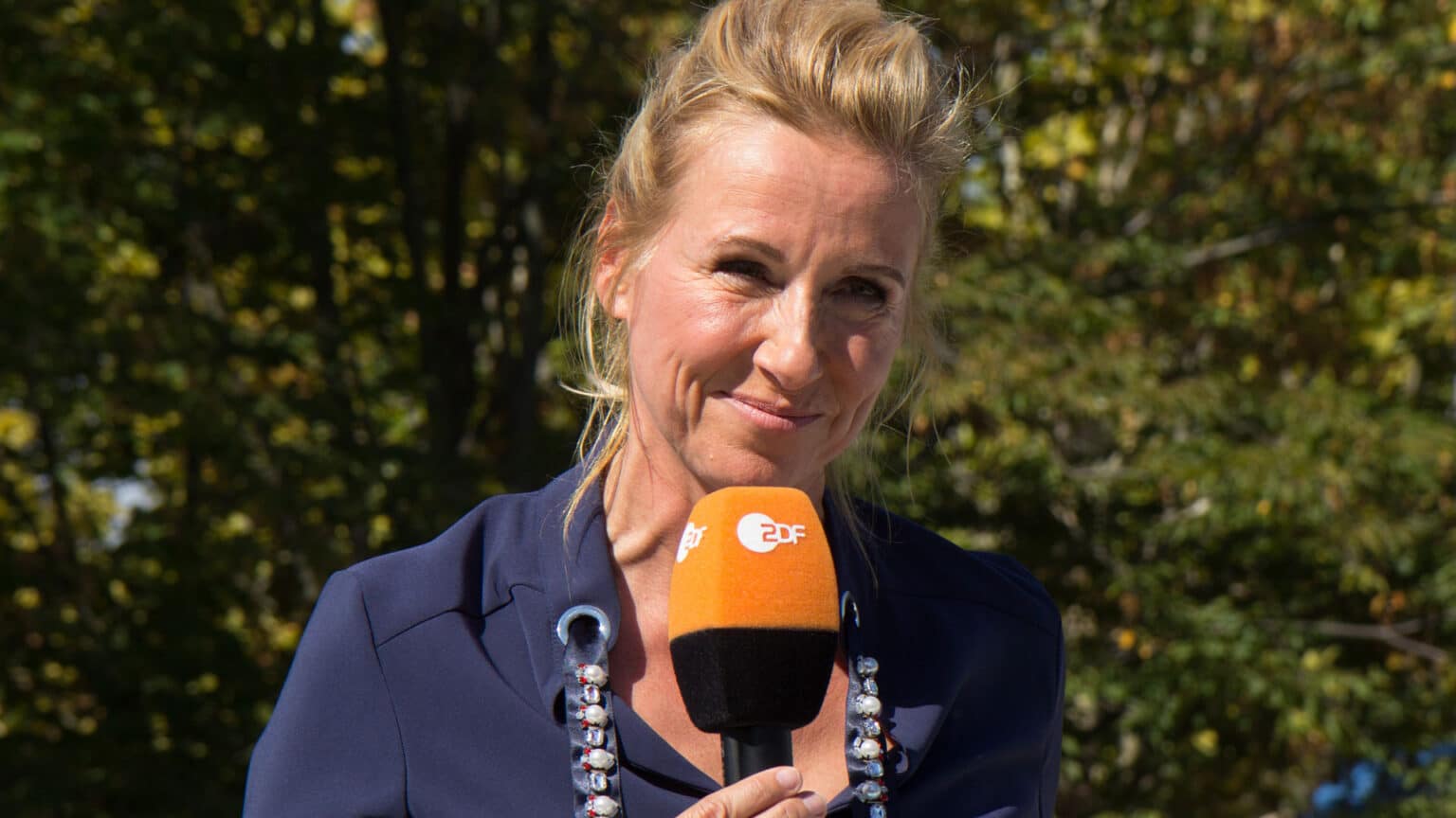 ZDF-Verbot: Fernsehmoderatorin darf Israel-Kette nicht mehr tragen ...